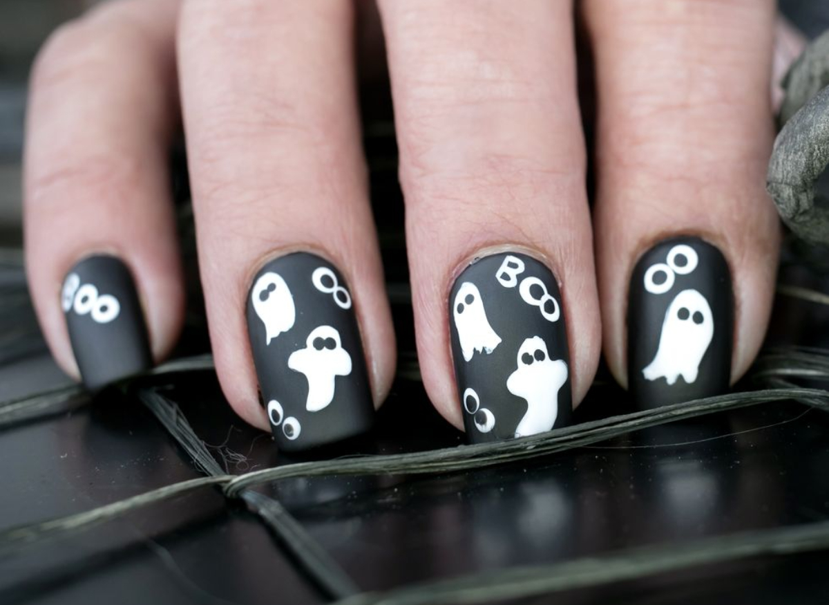 30 Simple Halloween Nails To DIY Your Next Manicure Makeover - Woman ...