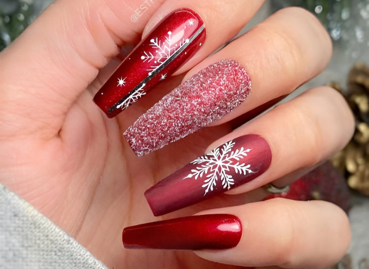 40 Stunning Yet Simple Christmas Nails For A Merry Holiday - Woman ...