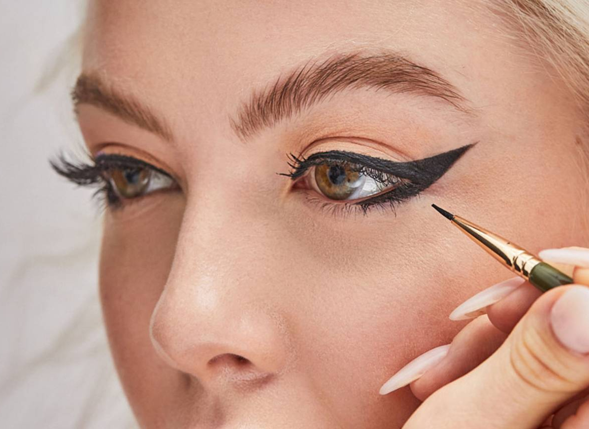 Eyeliner Tips To Make Small Eyes Look Bigger: The Best Guide - Woman ...